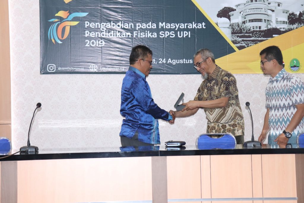 Prodi Pendidikan Fisika SPS UPI Bekerja Sama dengan MGMP Fisika SMA ...