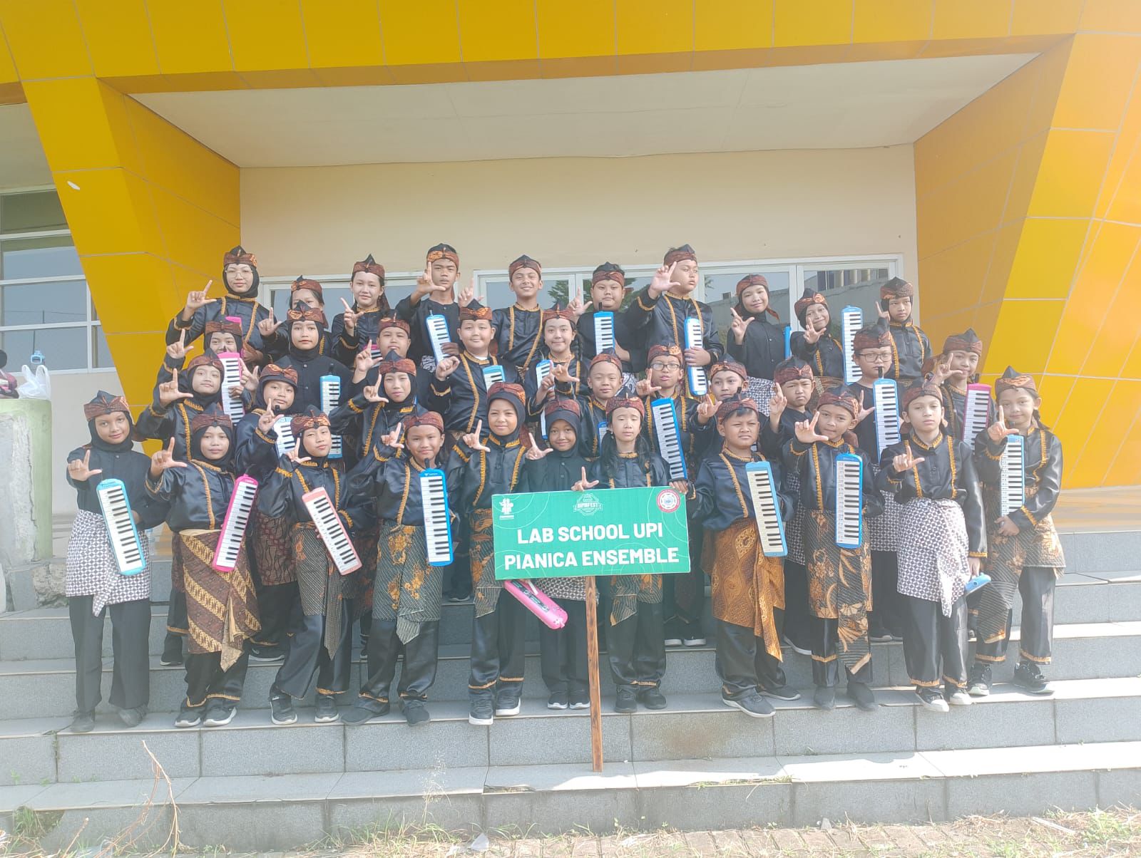 LOMBA PIANIKA SD LABSCHOOL CIBIRU - BERITA UPI